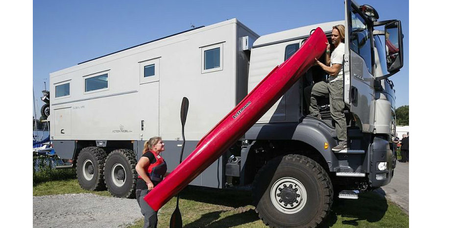 Luxus-Wohnmobile mit Sauna und eingebauter Garage