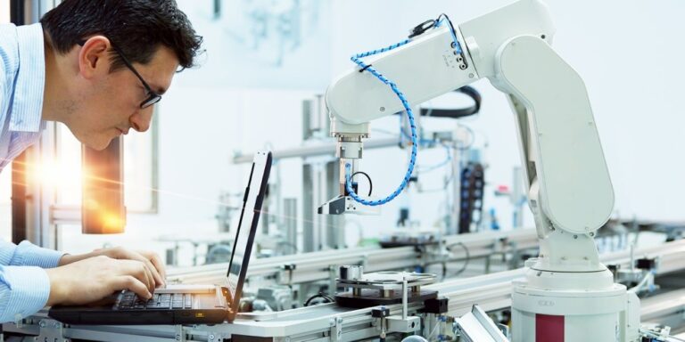 Roboter-Automatisierung zeit- und kosteneffizient bewältigen