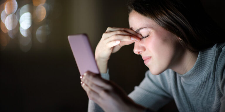 Wie viel Zeit verbringen die Deutschen wöchentlich online?