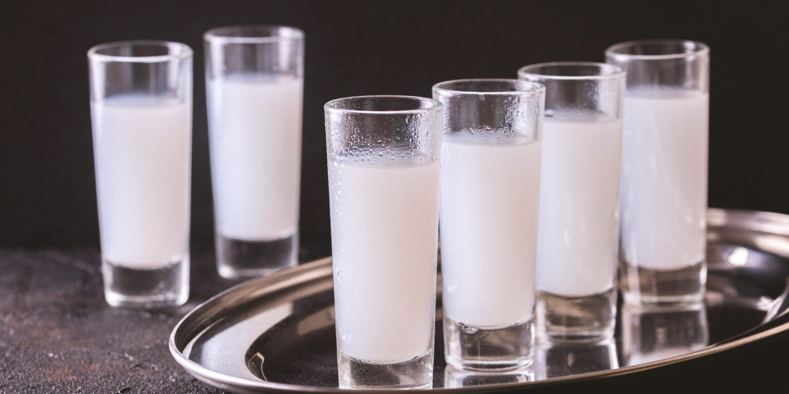 Das Geheimnis des Ouzo-Effekts: Wie ein Tropfen Schnaps die ...