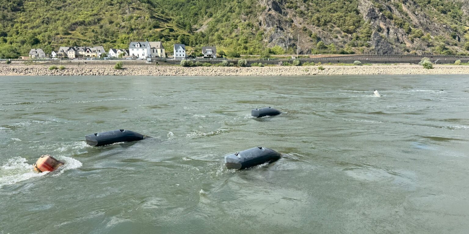 Strom aus dem Fluss: Erstes Schwarmkraftwerk startet am Rhein